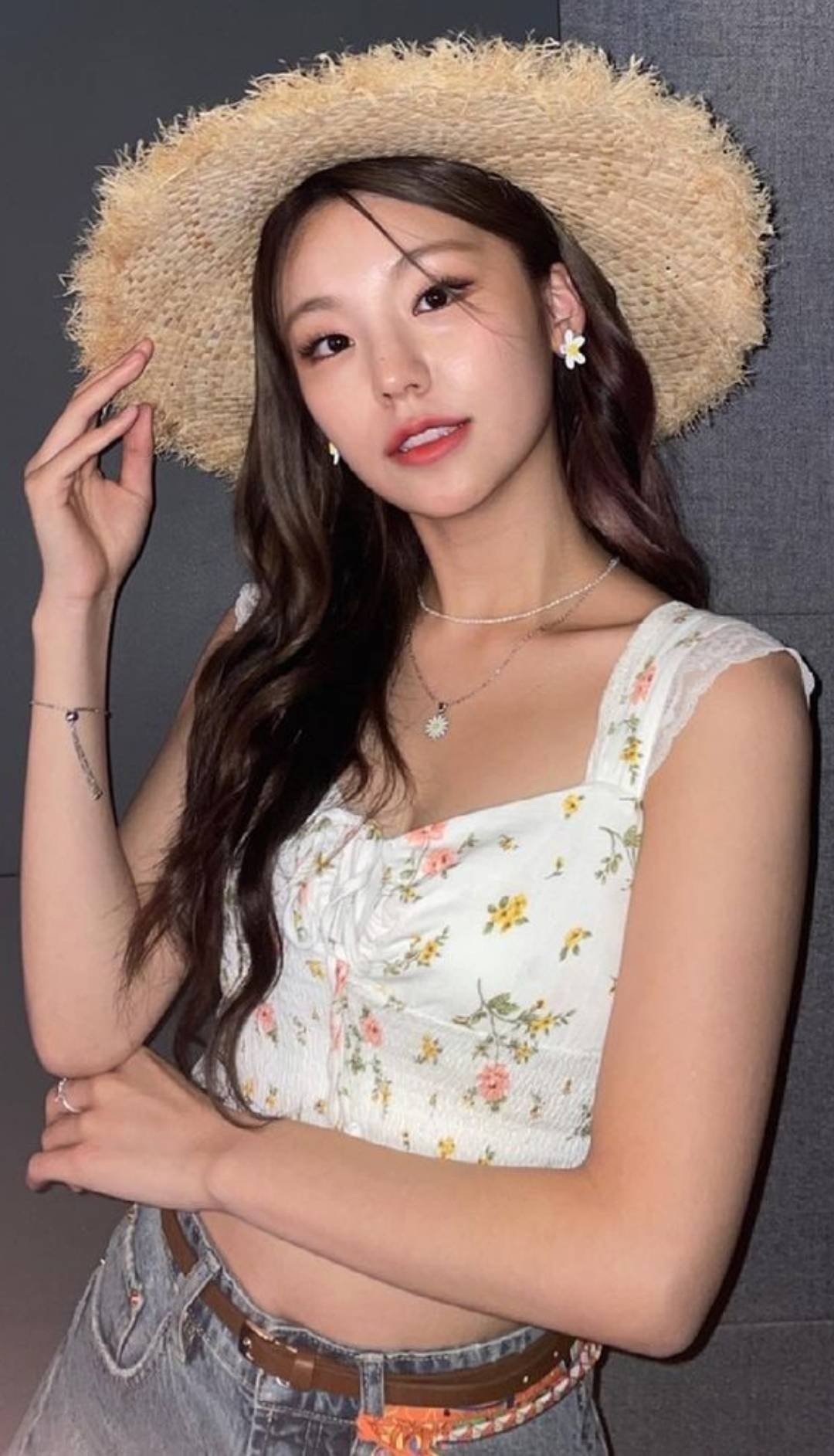 Yeji - straw hat, white top, jeans | Scrolller