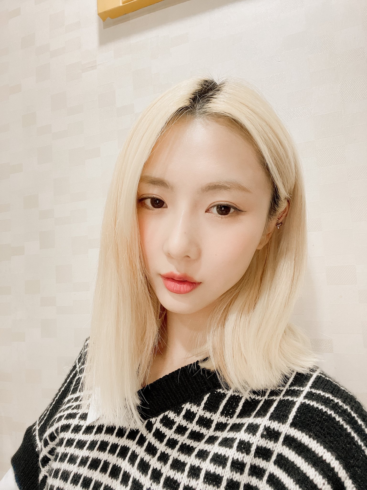 Yoohyeon | Scrolller