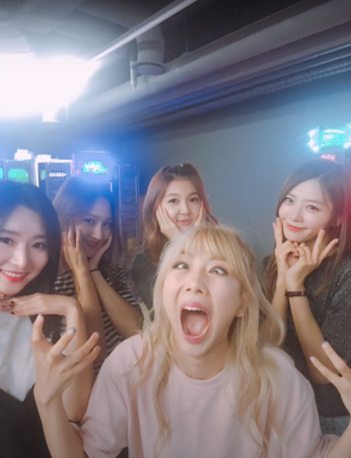 Yoohyeon's unexplained pose :D | Scrolller