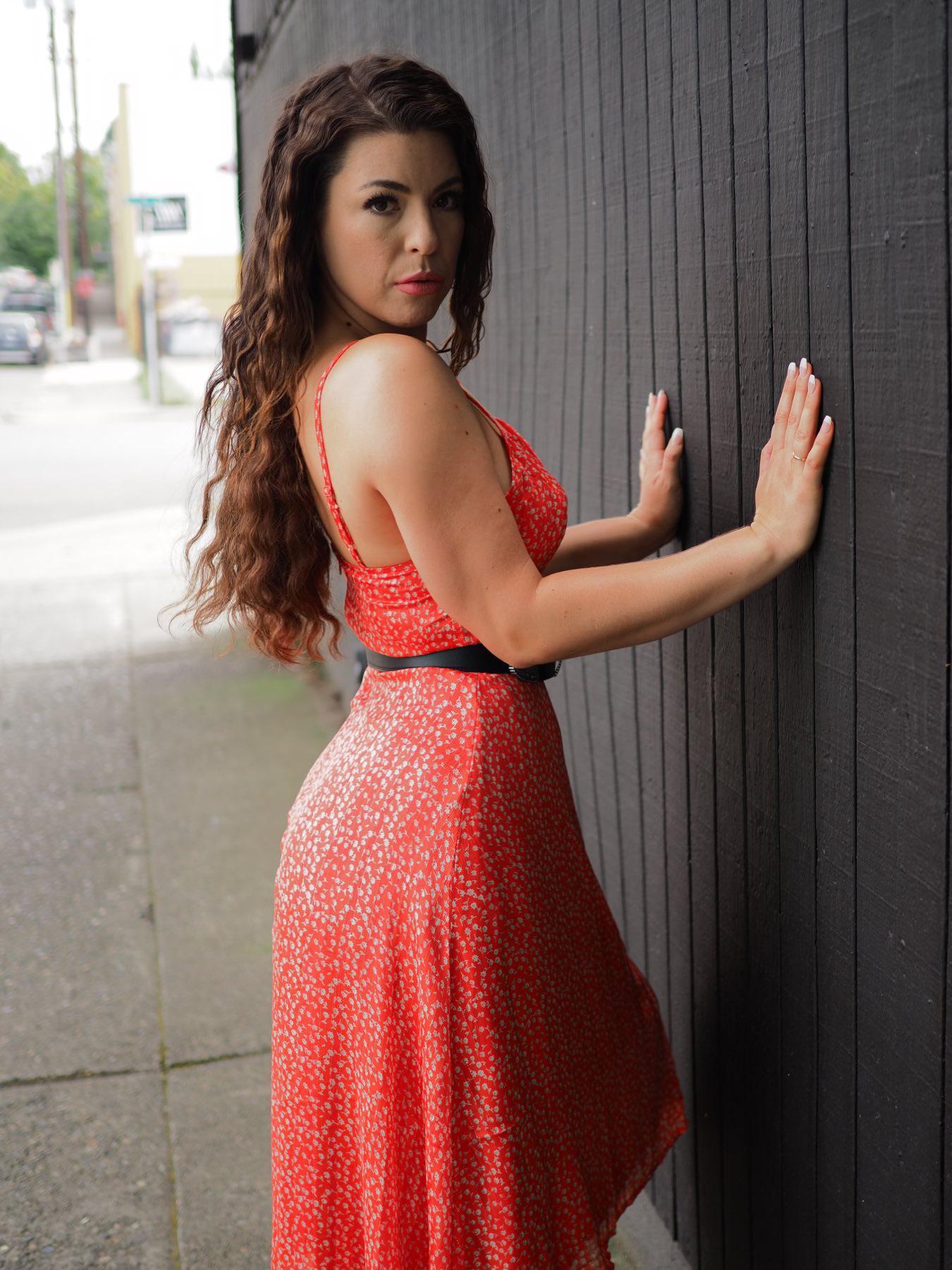 You can see it popping out | Scrolller