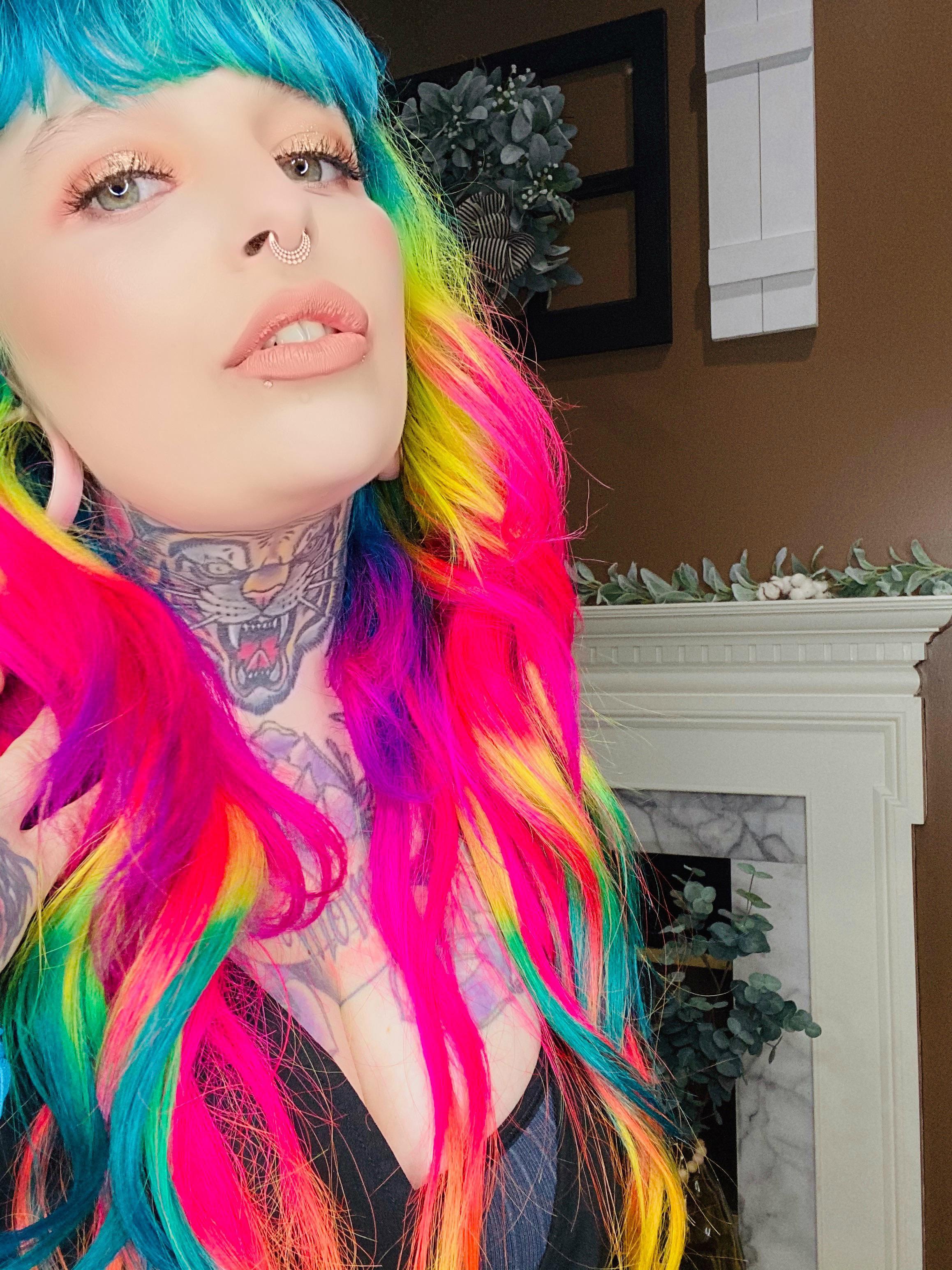 You can see this hair from a mile away | Scrolller