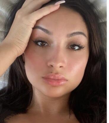 You guys know who this is her @ or something | Scrolller