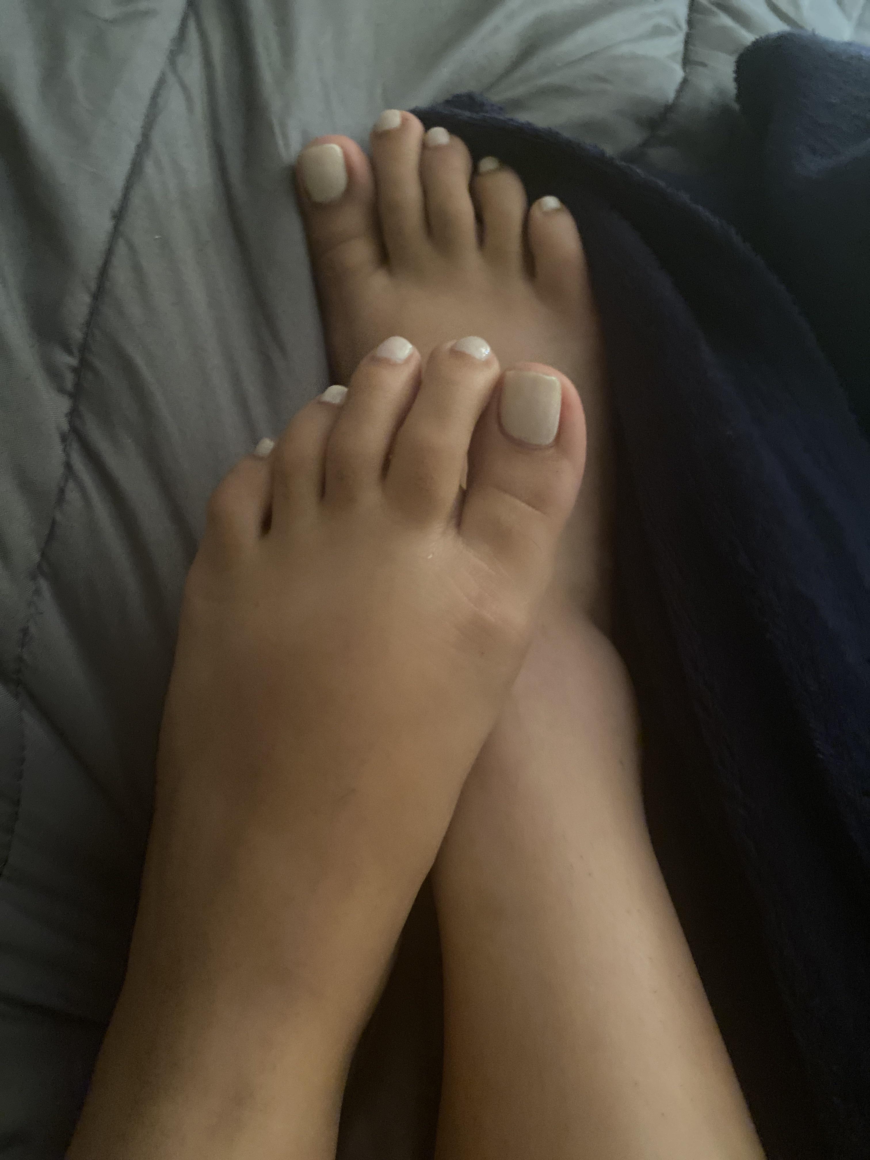 You know what they say to white toenails and small feet? 🍒🔥 | Scrolller