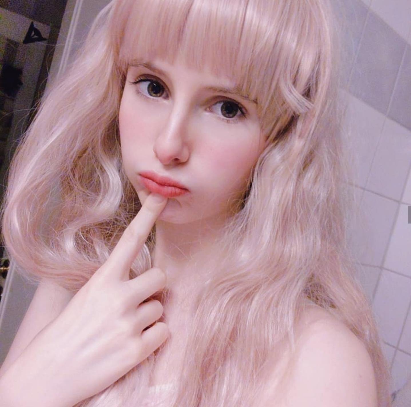 You like my wig? :x | Scrolller