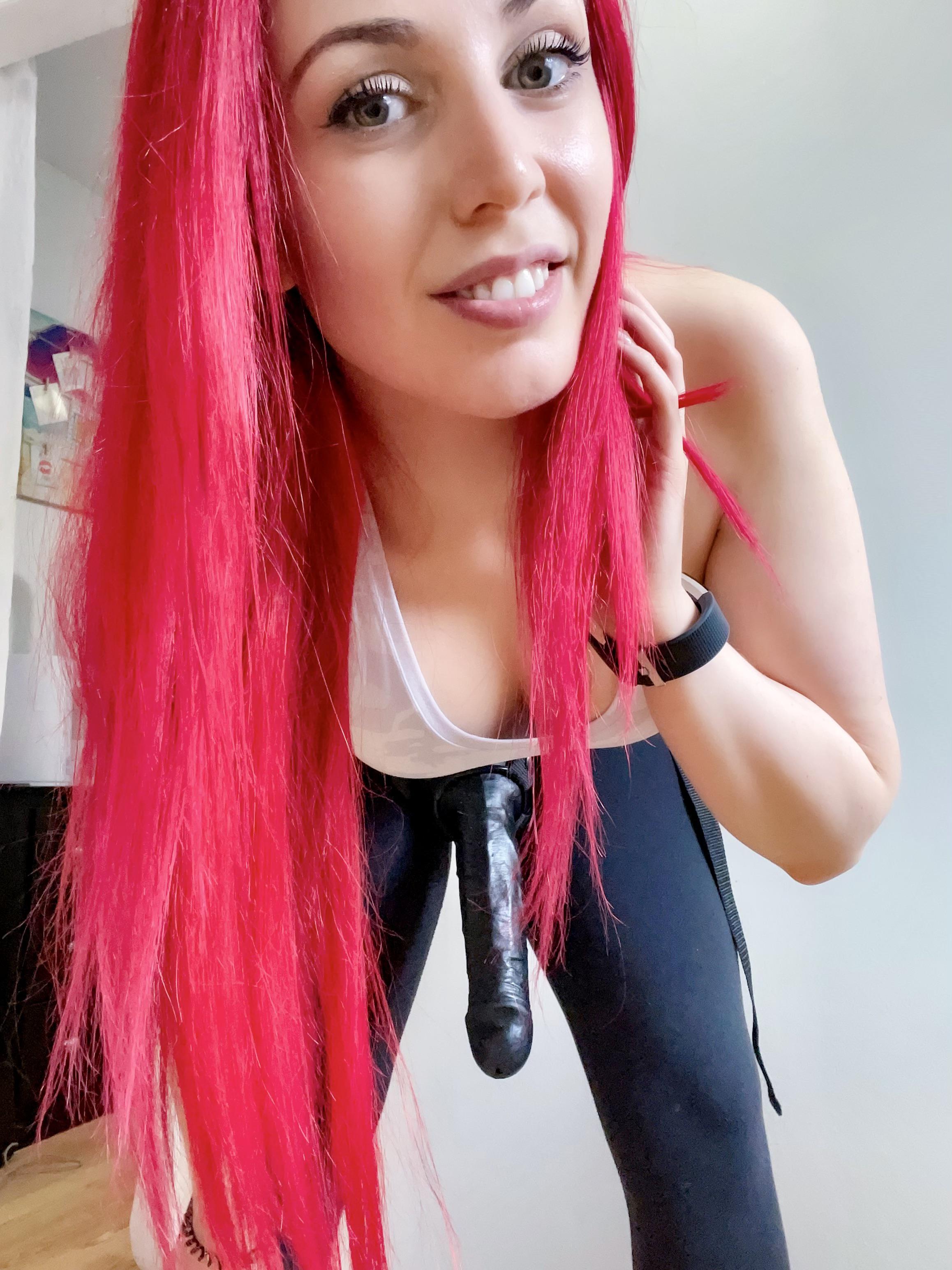 You look like you need a good stretch… let’s start by stretching those holes 😈 | Scrolller