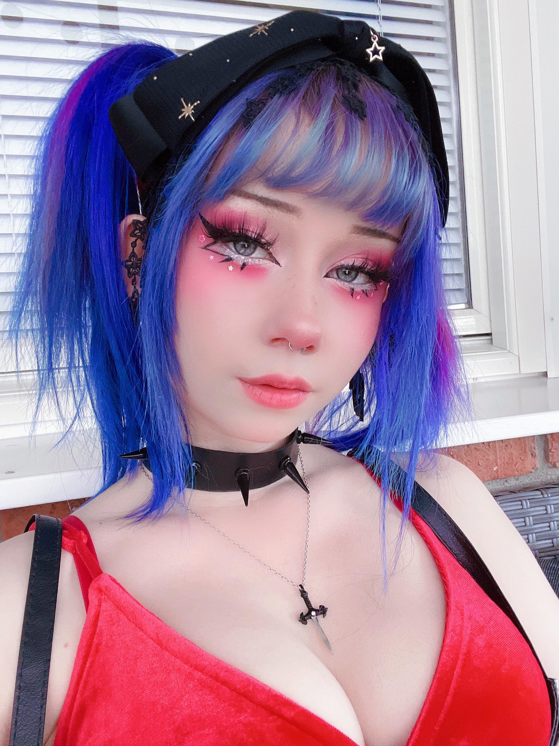 You should tooootally feed this lil brats ego 💗 umm... Master.. 💕 | Scrolller