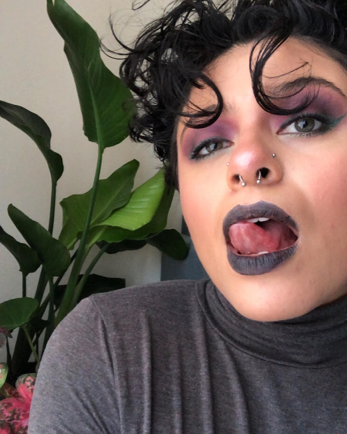 You wanna see what this tongue do ???? | Scrolller