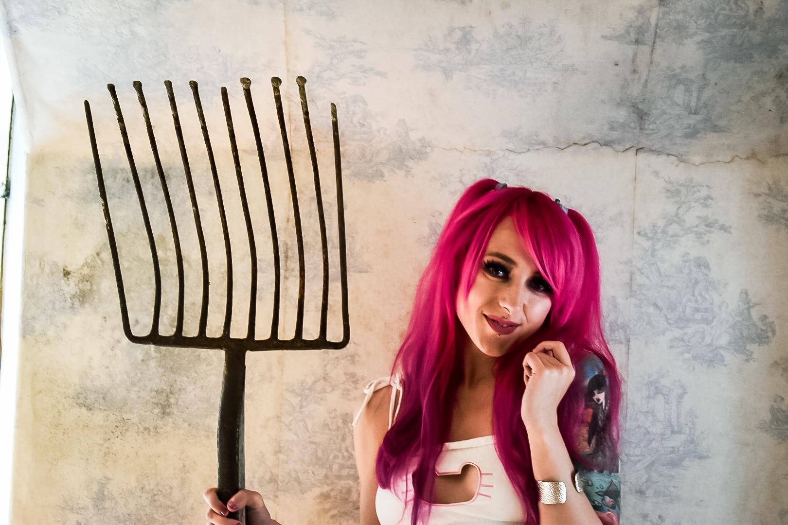 Your clue guess: Kawaii girl in the abandoned bedroom with the pitchfork 🤔😇🔥 | Scrolller
