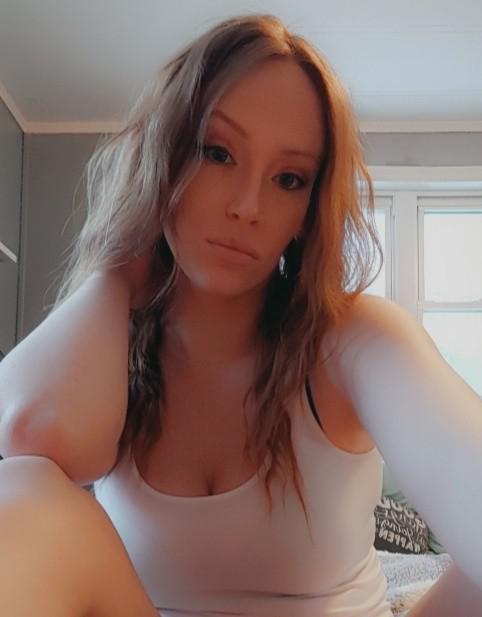 Your Favorite Red Head 💋 | Scrolller