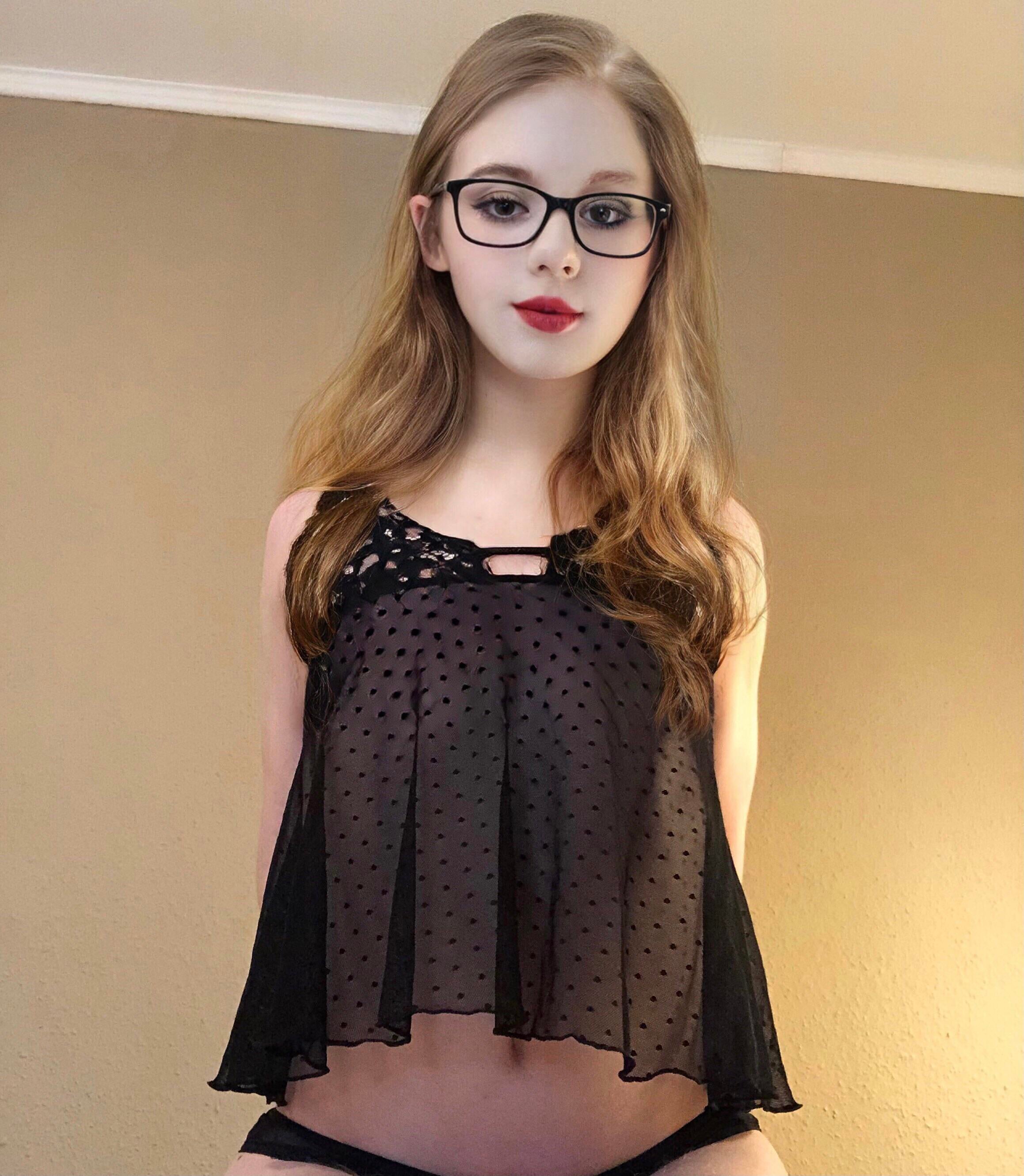 Your secretary is working late tonight | Scrolller