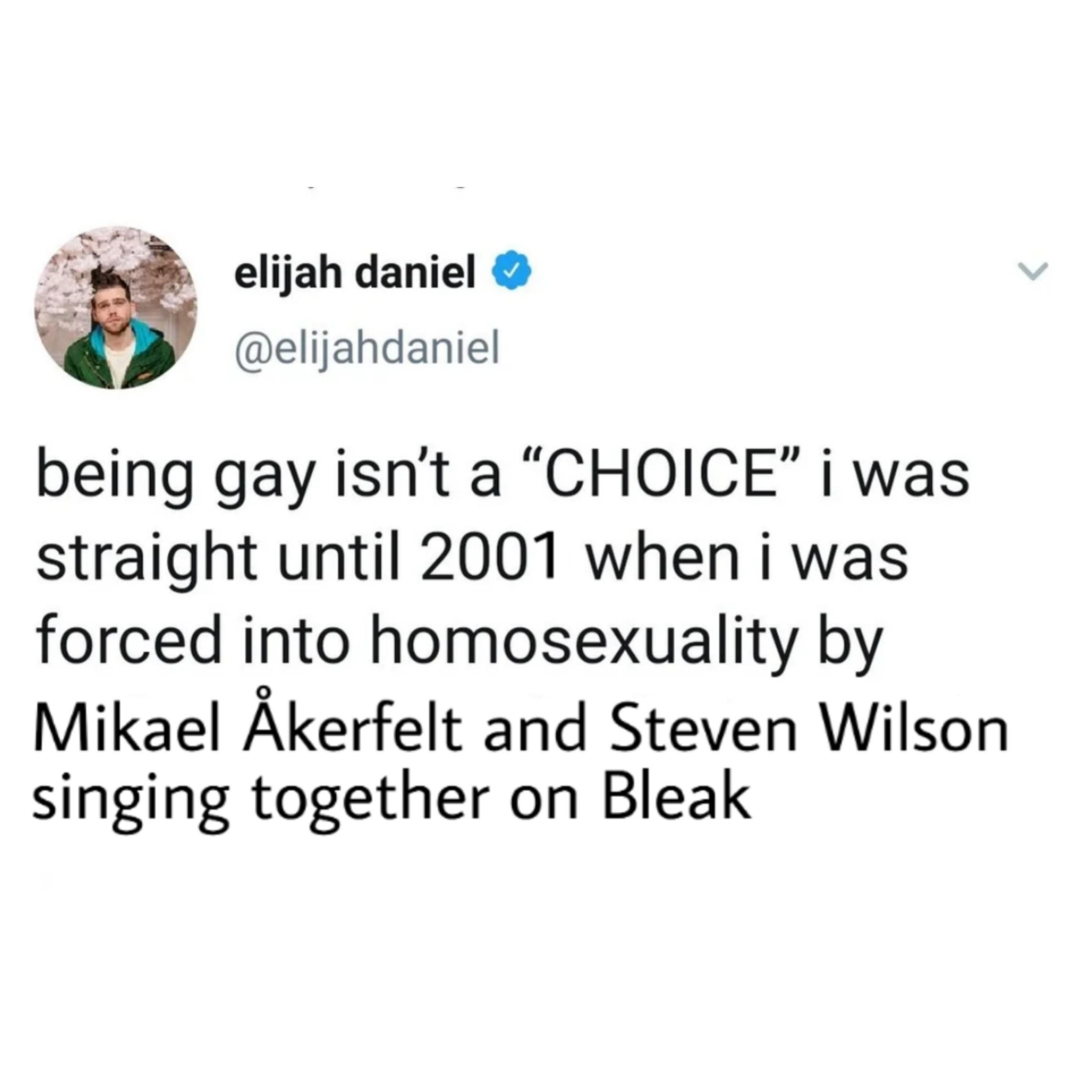 you're staring right past me in dismay 💙 | Scrolller