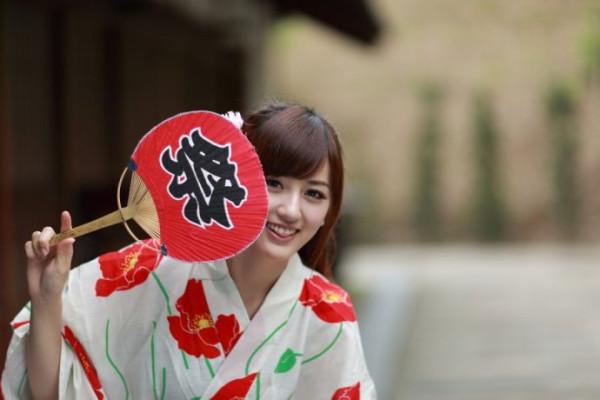 Yukata and an uchiwa | Scrolller