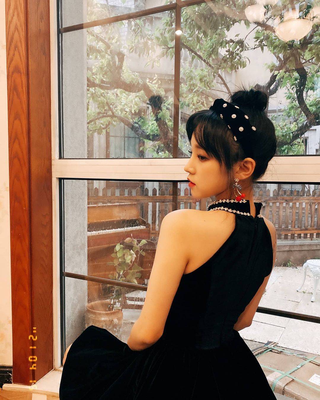 210415 Official Update - Yuqi | Scrolller