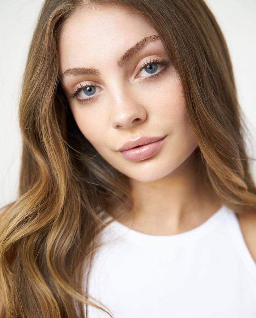 Zoë Gordon | Scrolller