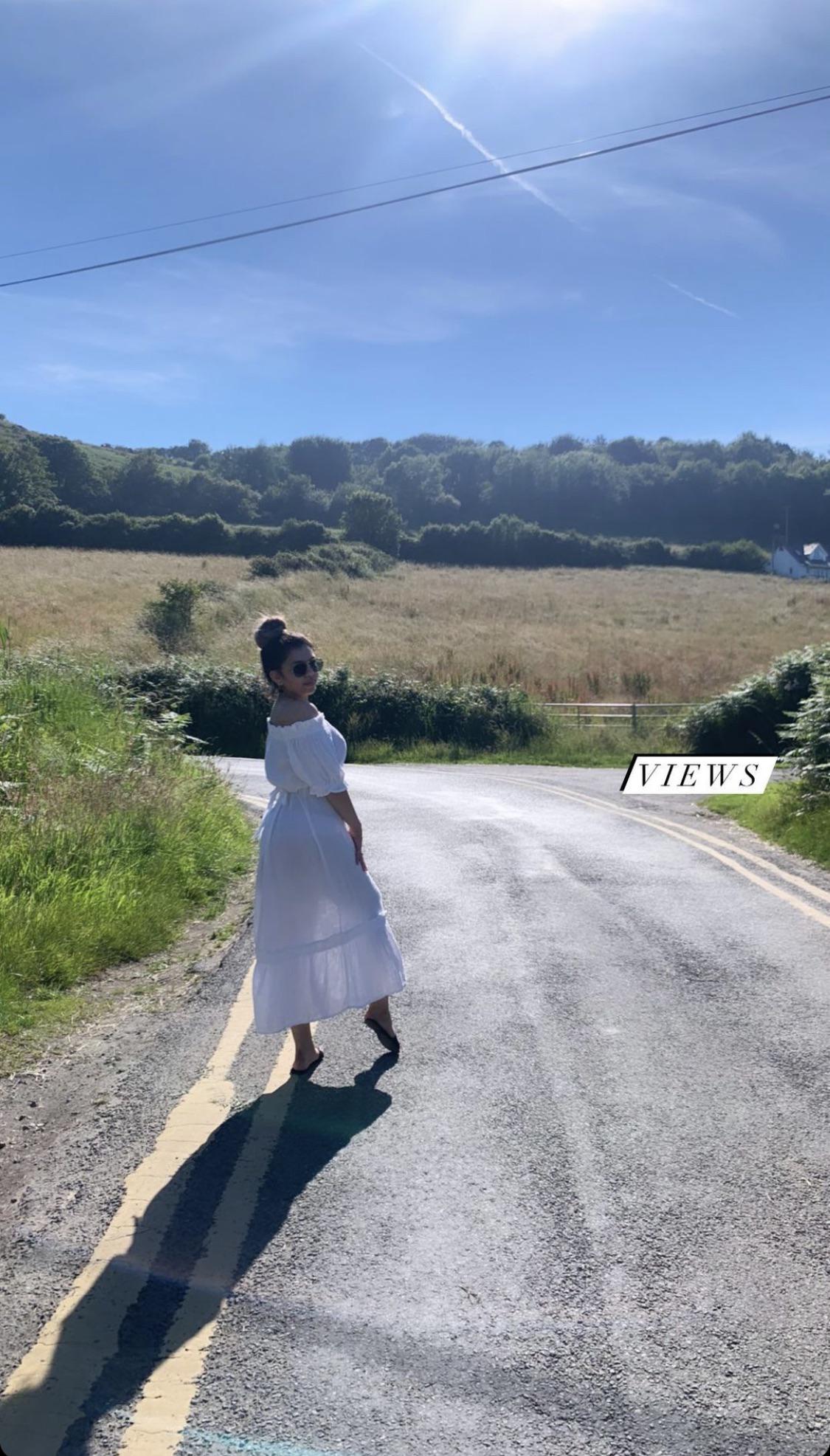 Zoom in and you can see Aisha Kouser’s ass 😍🍆💦 | Scrolller