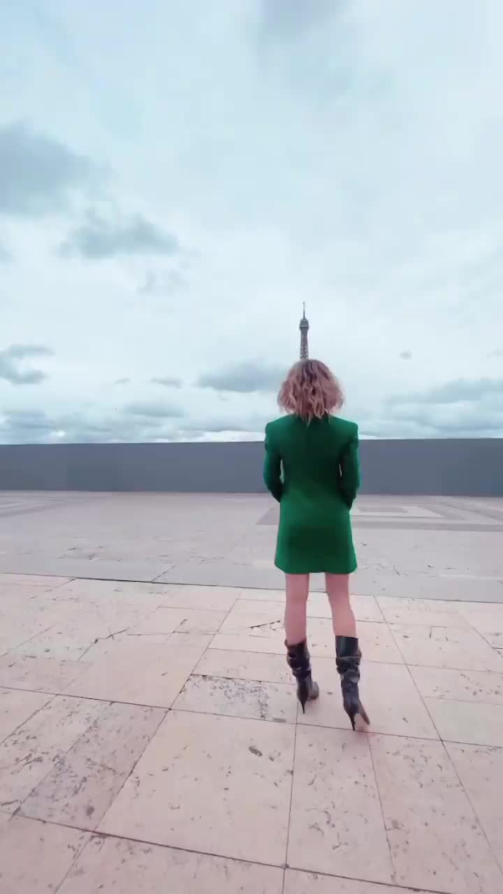 Turn around | Scrolller