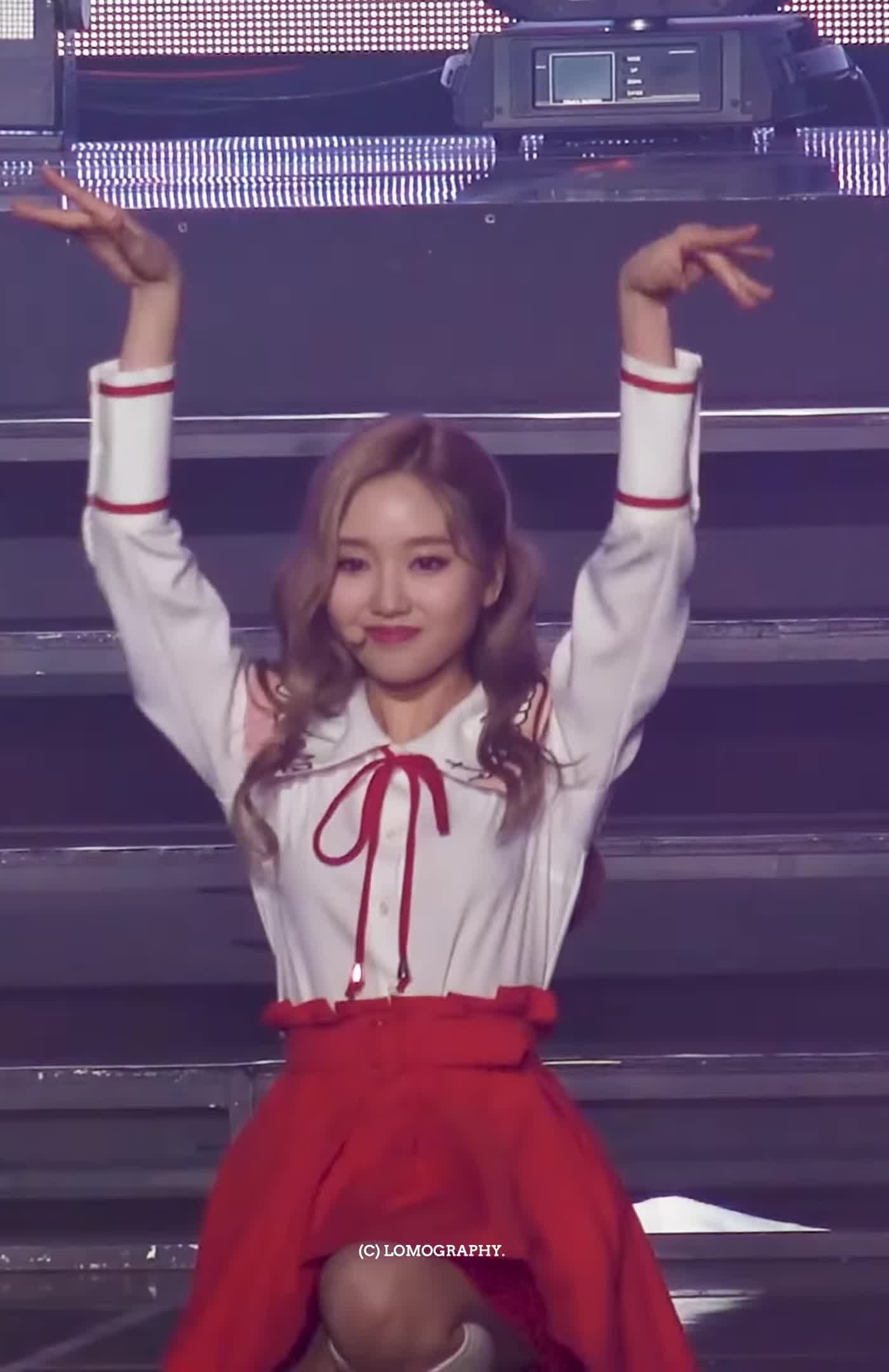 LOONA - Gowon | Scrolller