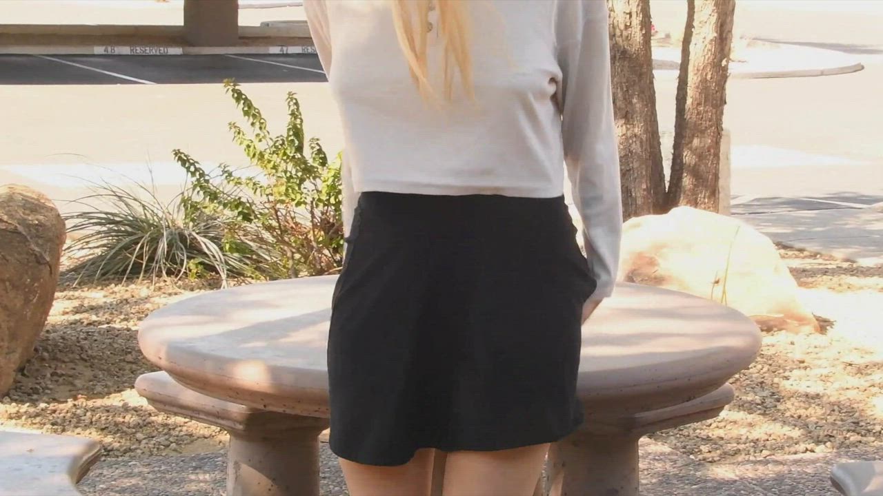 Dress makes it easy! | Scrolller