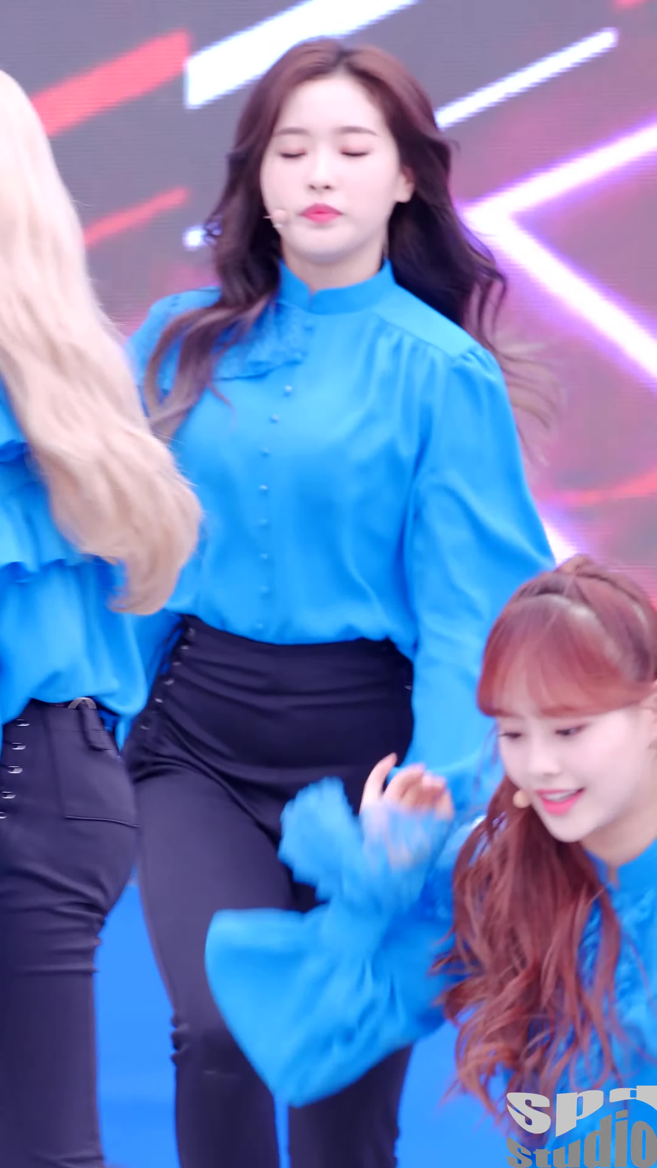 Olivia booty loona 190518 | Scrolller
