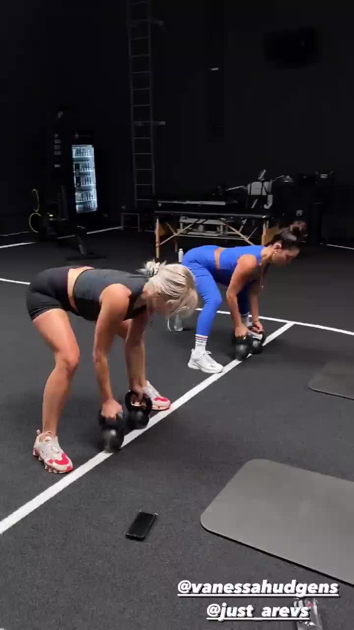 lifting while down low | Scrolller