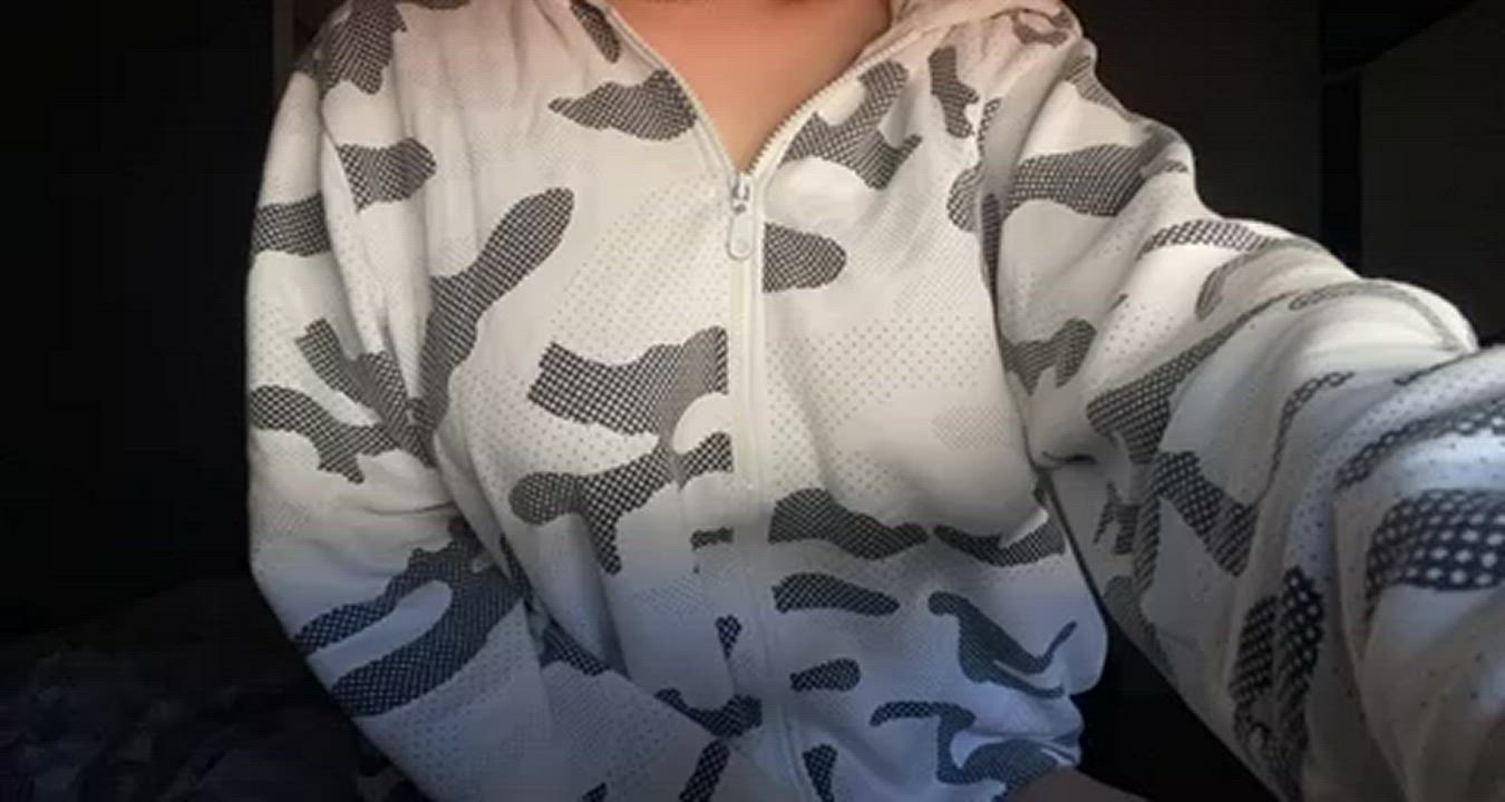 Squeeze them please [19] | Scrolller