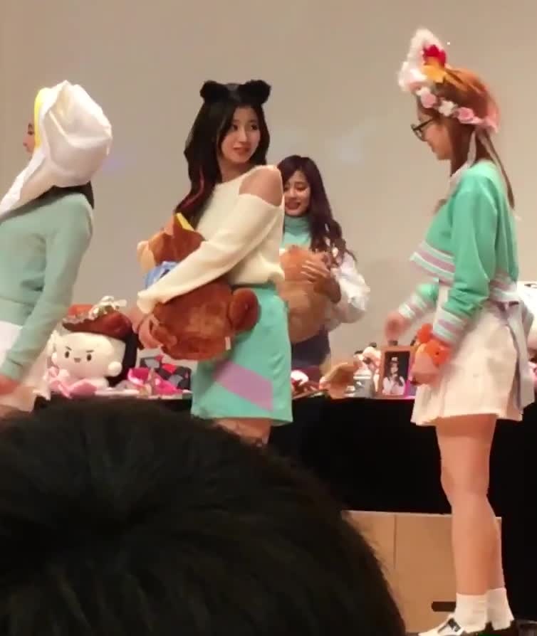 Shake It | Scrolller