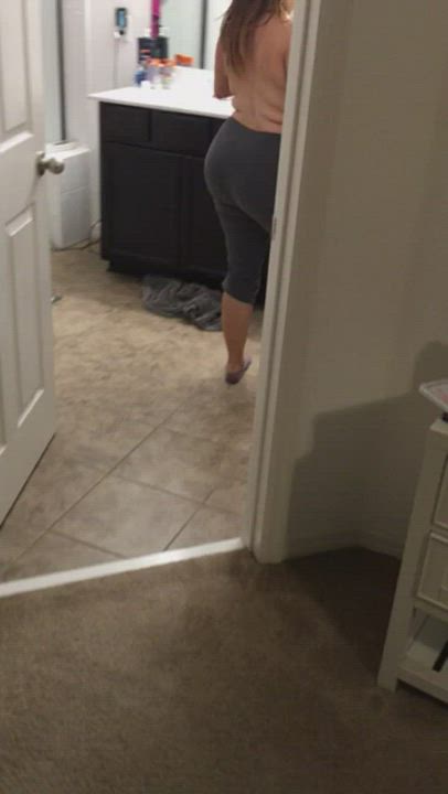 Thick thangs poppin | Scrolller