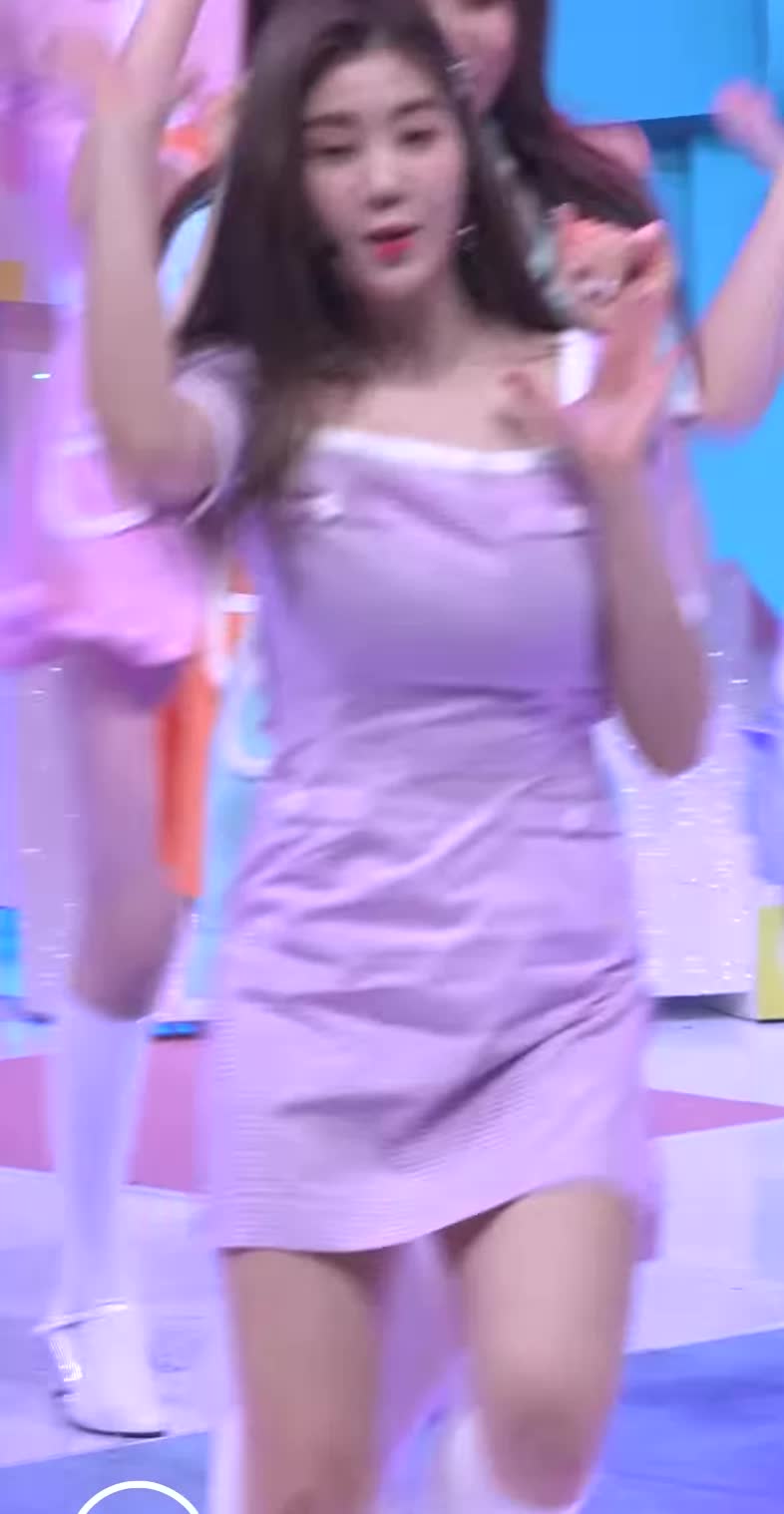 IZ*ONE - Eunbi | Scrolller