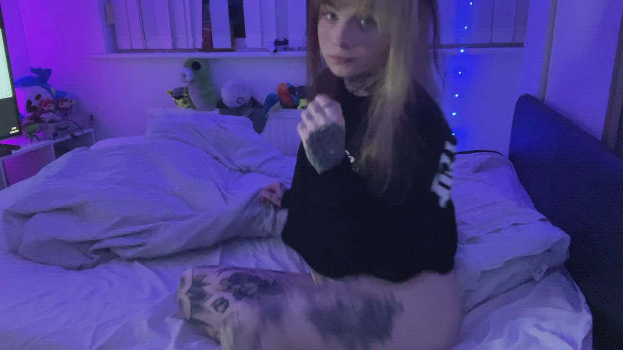 Whats This Between My Legs I Think It Needs Some Love π³ Scrolller