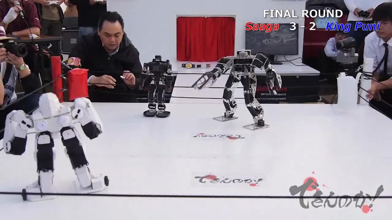 cute robot doing suplex | Scrolller