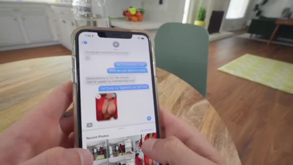 Bet You Cant Touch Stepmom`s Boobs Scrolller