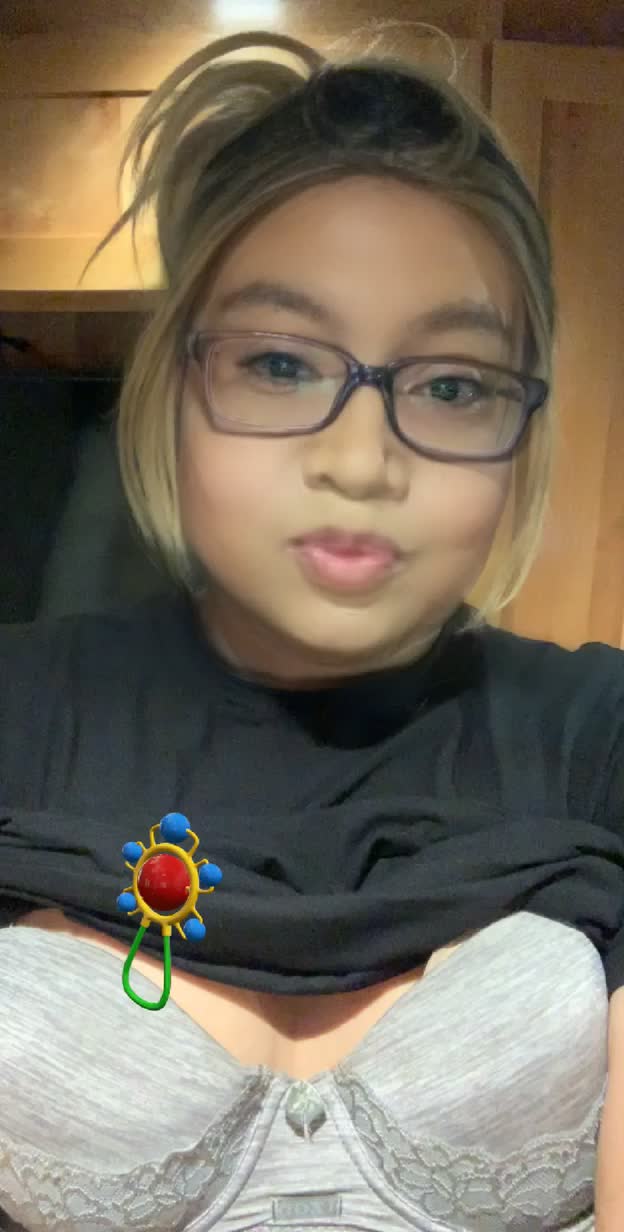 Babygirl Ariadollcd 💋 like my bulge?? | Scrolller