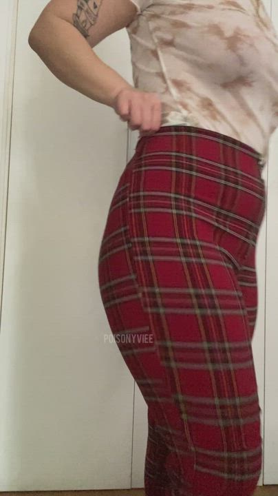 Going out with my plug on it's a such turn on for me, one of my favorite things | Scrolller