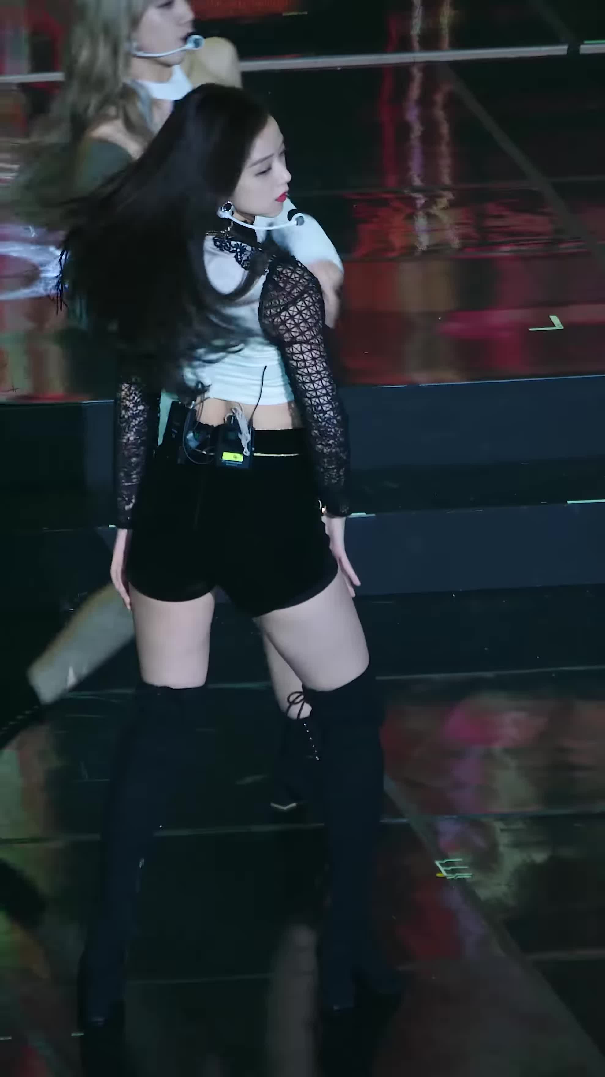Blackpink - Jisoo's Jiggly Thighs | Scrolller