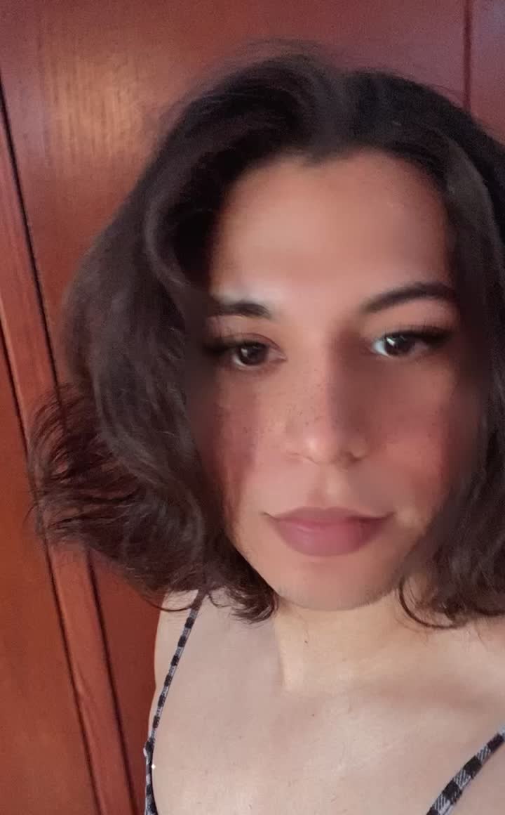 Guess Whats Hiding Under My Dress Scrolller