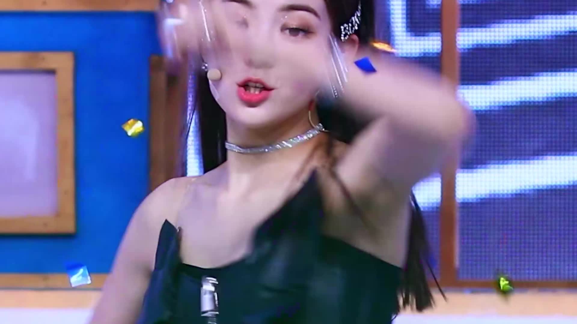 ITZY - Lia | Scrolller