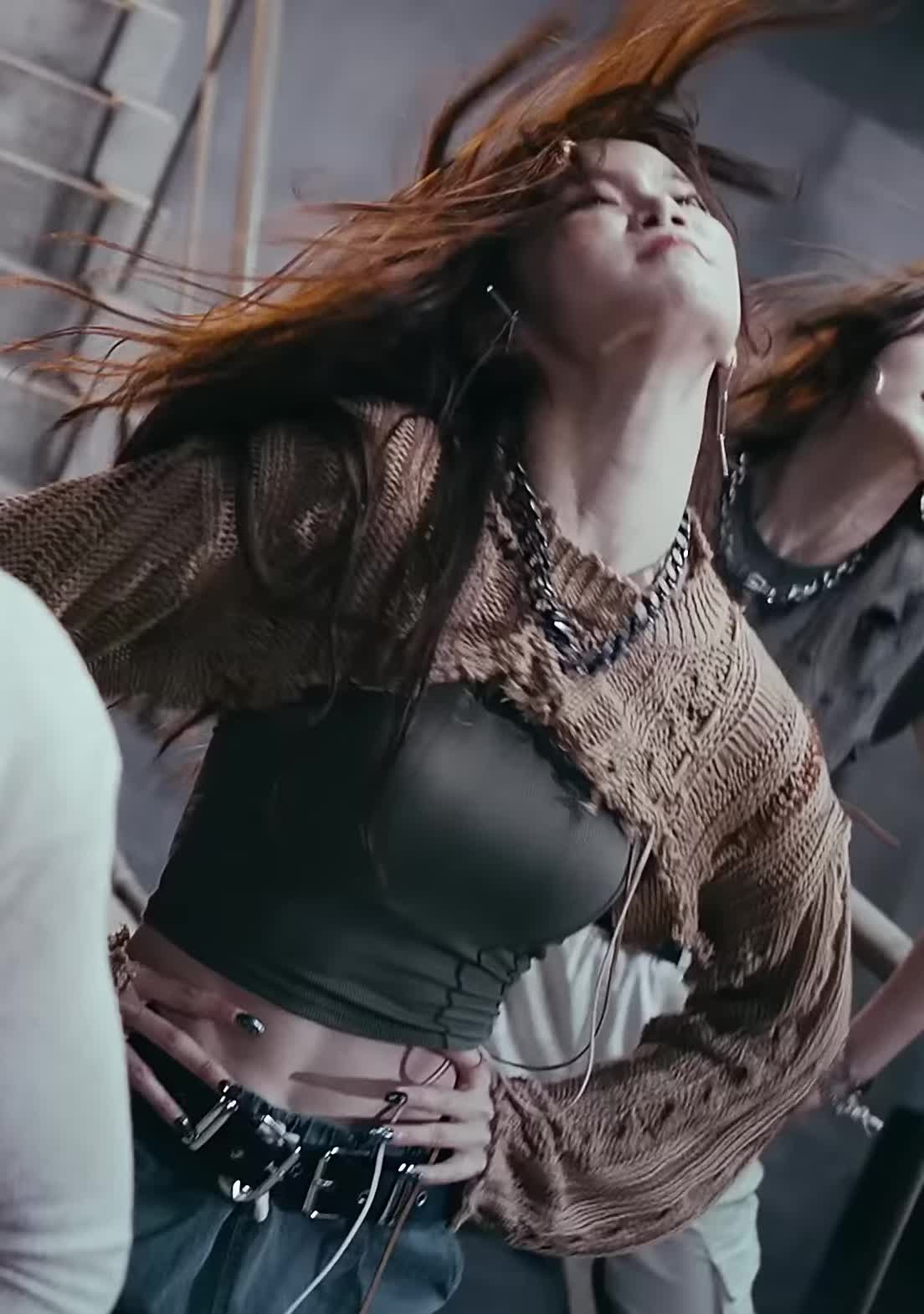 HOT ISSUE - Mayna | Scrolller