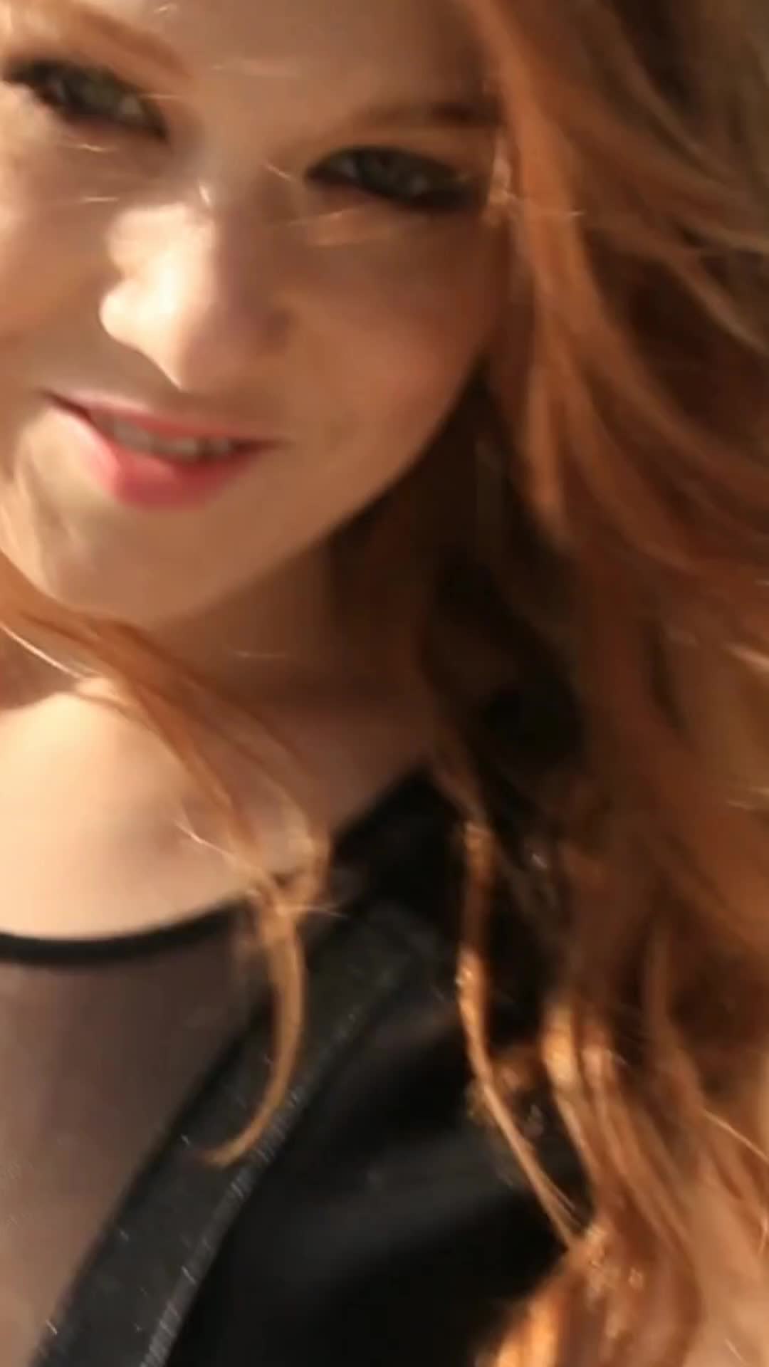 Leanna Decker and Chill | Scrolller