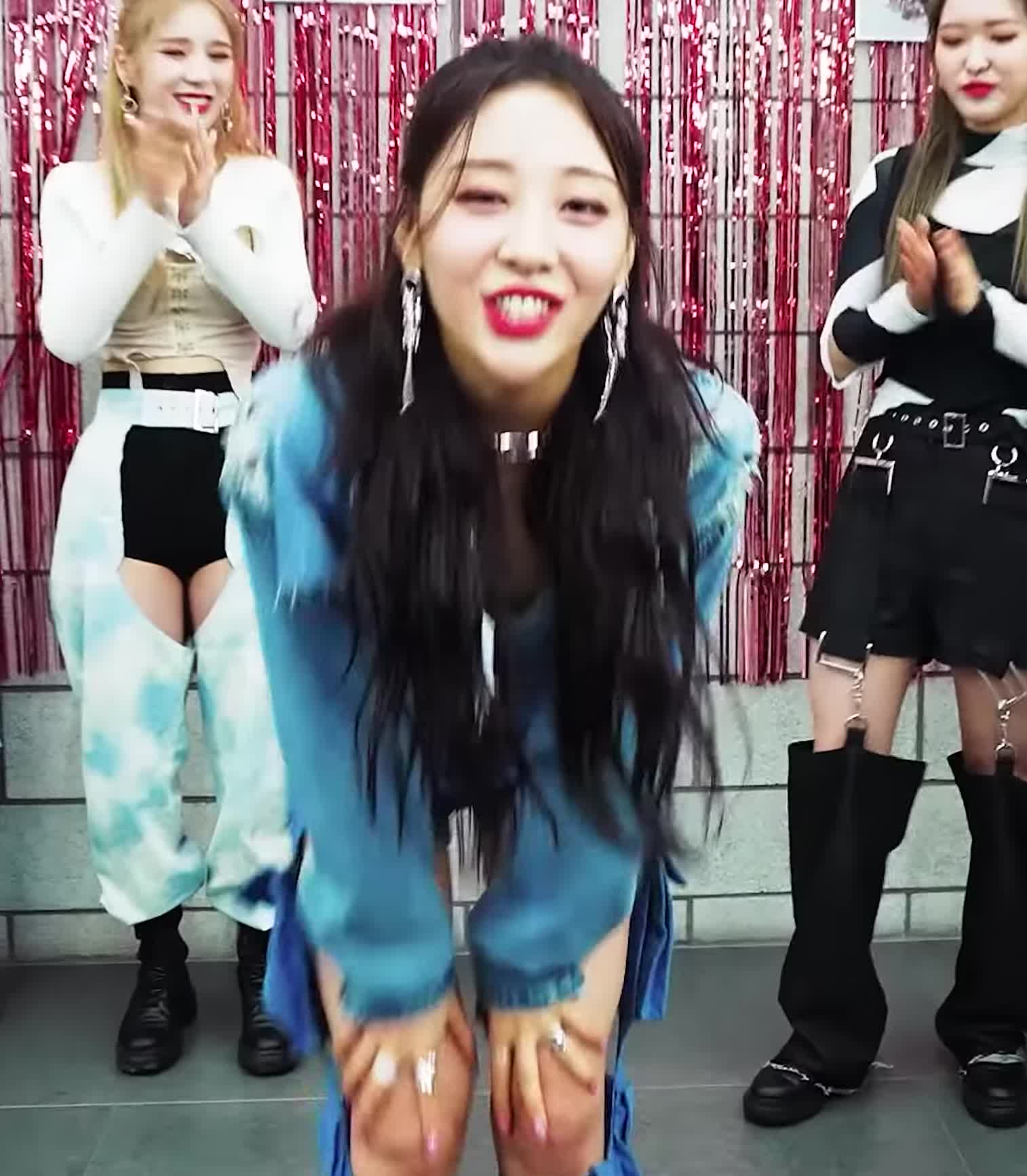 LOONA - Yves | Scrolller