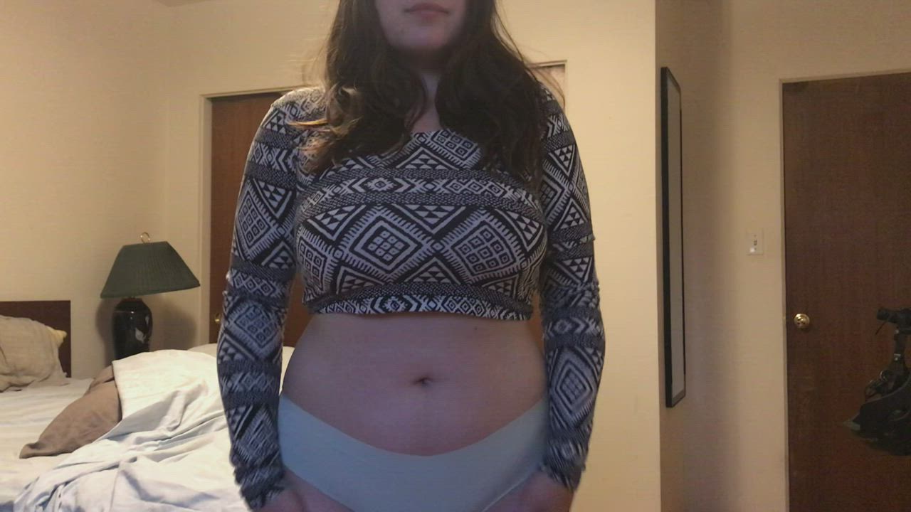 How about a curvy titty drop before bedtime? | Scrolller