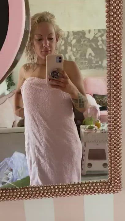 Lou Lou lets the towel down... (Lou Lou Petite) | Scrolller