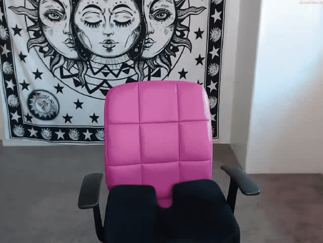 Hefty Handfuls | Scrolller