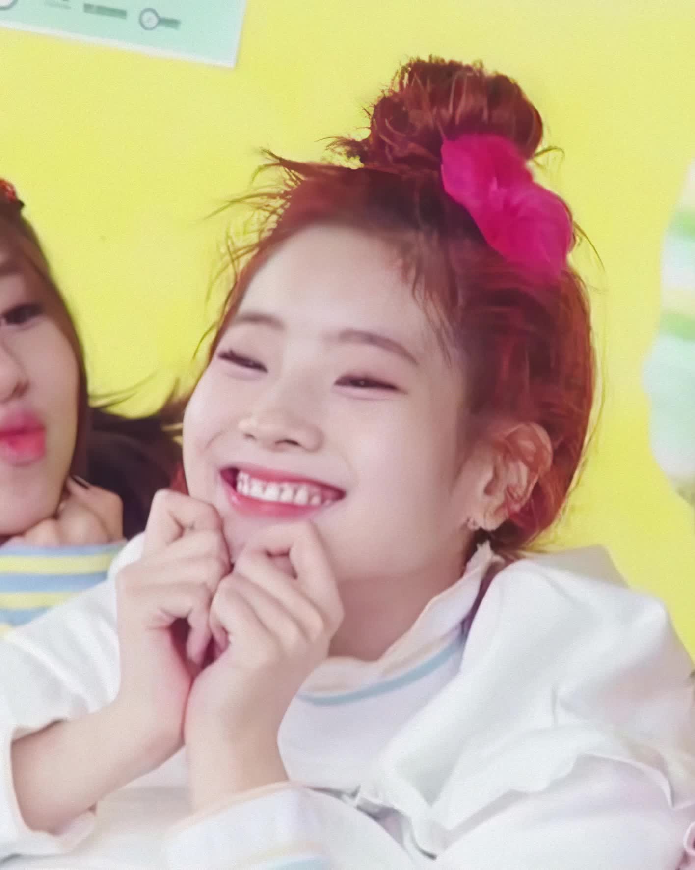 Dahyun - various scenes, knock knock | Scrolller