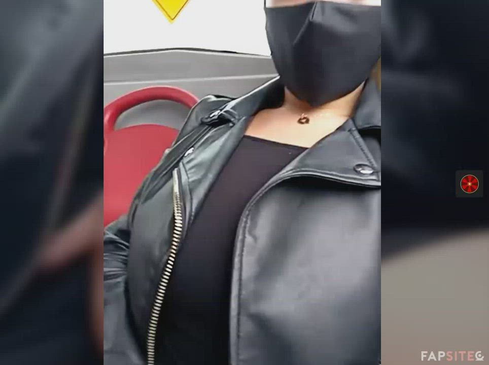 Boob flashing in a public bus 🚌😍 | Scrolller