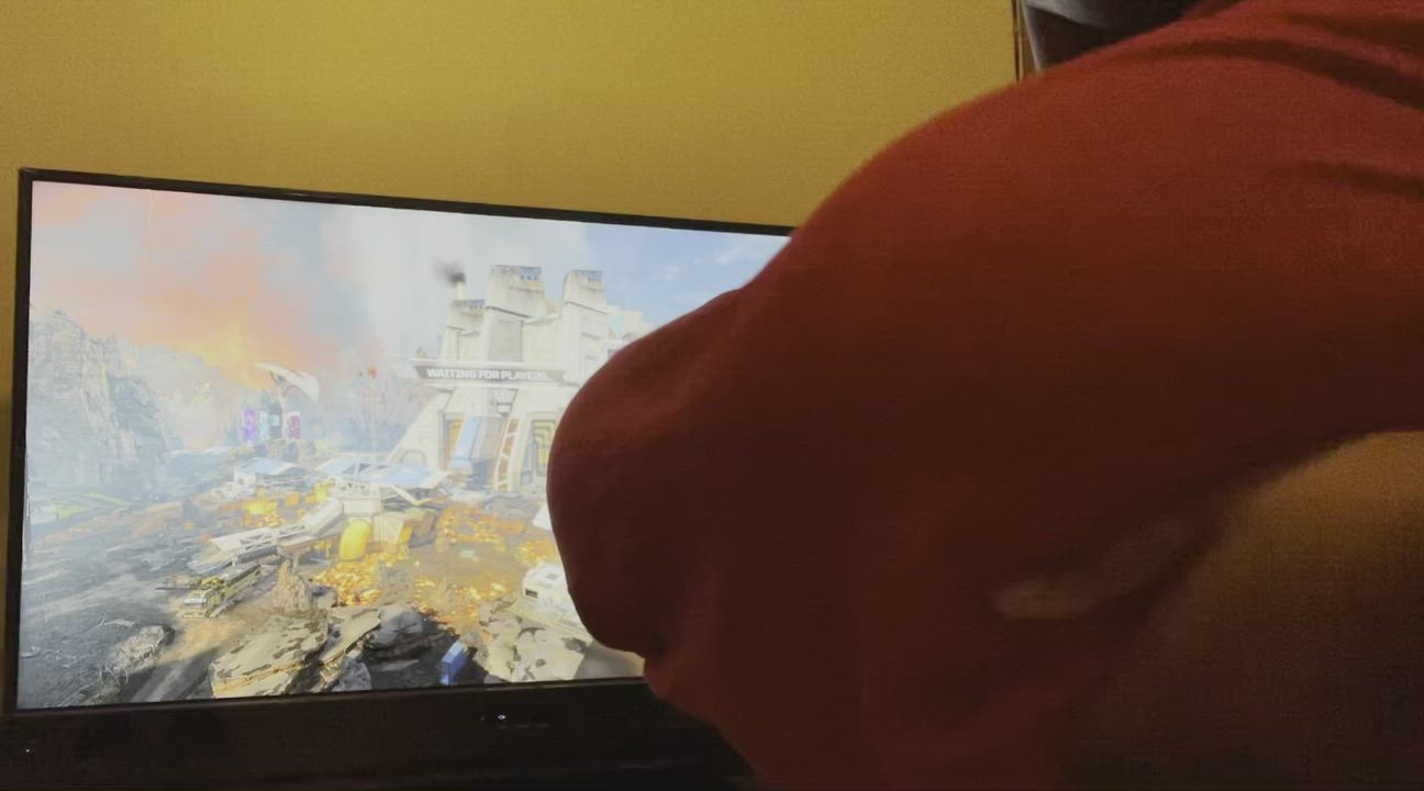 Quick titty drop while I wait for the game to load | Scrolller