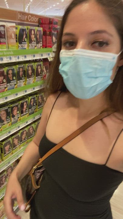 That awkward moment when the shopper behind you catches you flashing | Scrolller