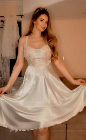 34DDD titty drop from my 1960’s nightgown (6 feet tall, snu snu for you) | Scrolller