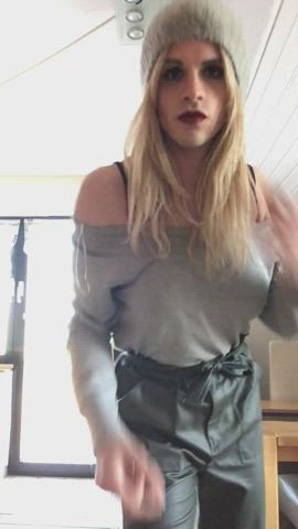 Hannah in action 😁🙈 | Scrolller