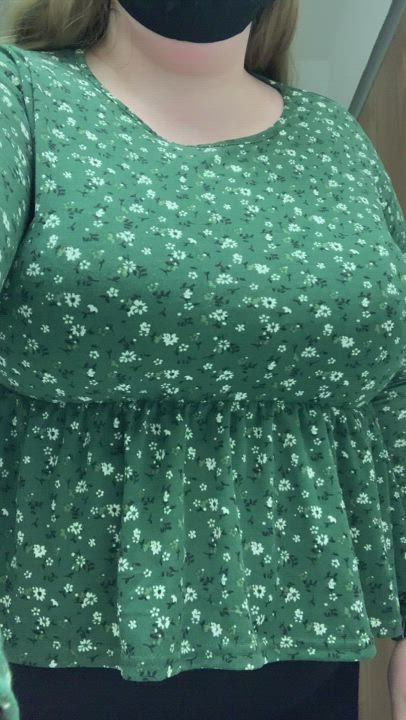 Getting distracted in the work bathroom [F] | Scrolller