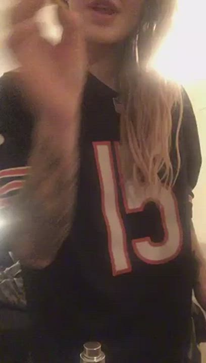 Strip tease o’clock | Scrolller